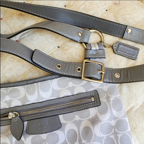 Coach | Bags | Coach Signature Penelope Hippie F4689 White Gray ...